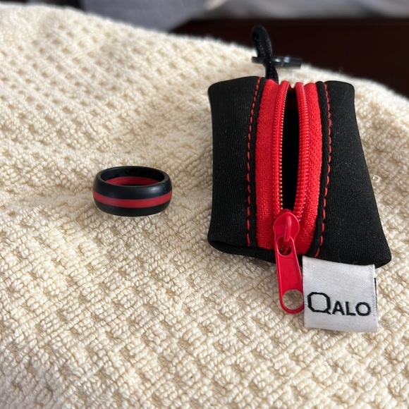 Qalo | Accessories | Qalo Womens Firefighters Thin Red Line Silicone ...